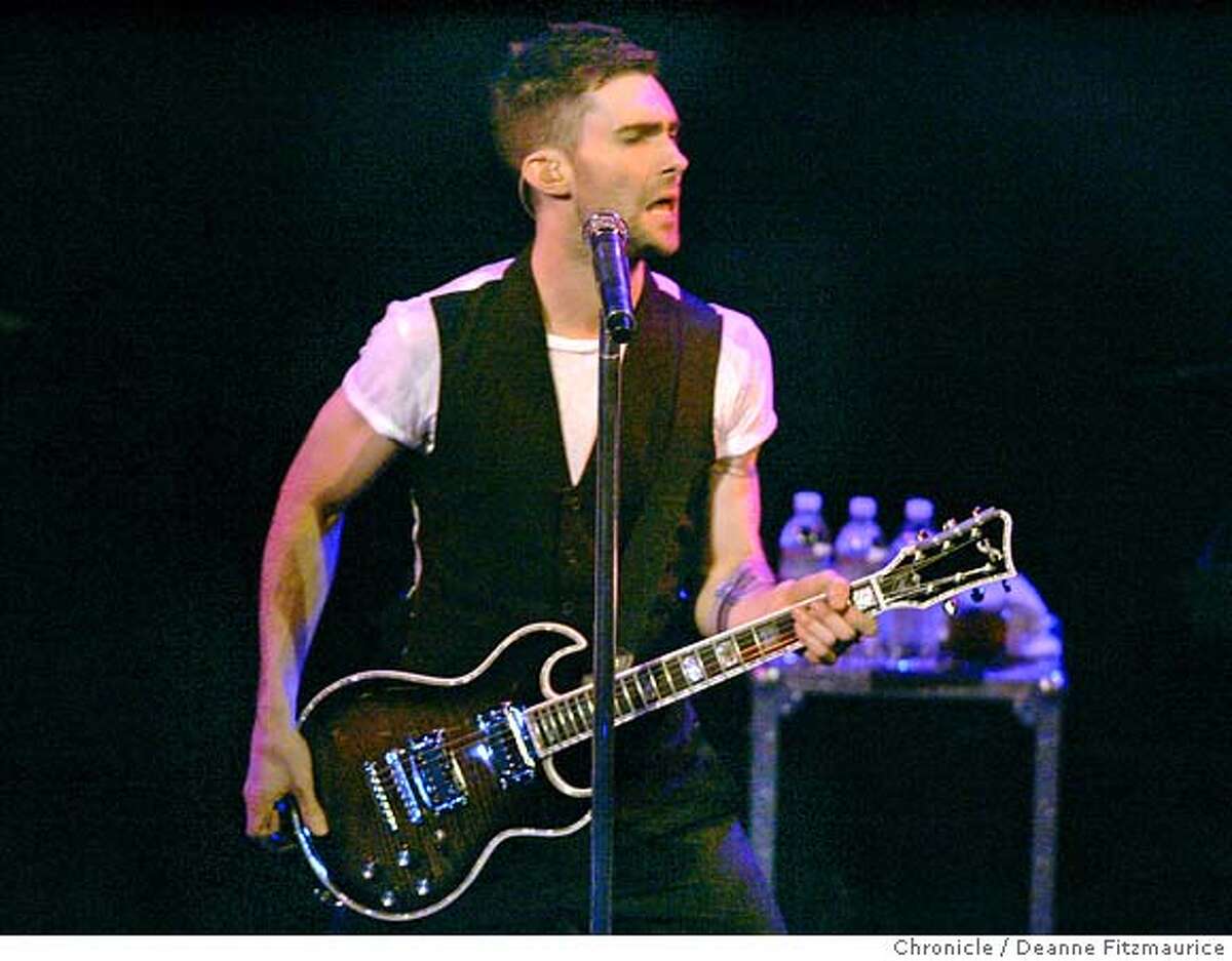 REVIEW / Maroon 5's dedicated fans get close just as band grows bigger ...