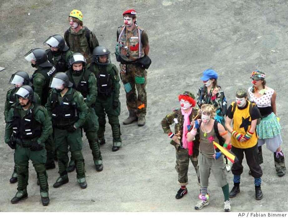 Police injured in Germany as radicals disrupt protest / 78 held at anti ...