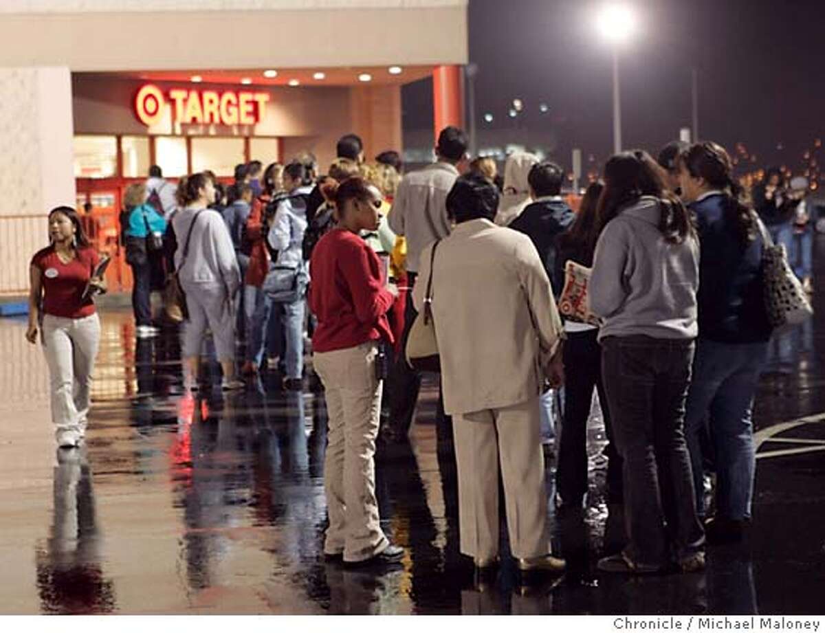 Bargain hunters kick off Black Friday