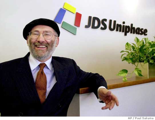 JDS bids farewell to two top execs / CEO leaves after 20 years ...