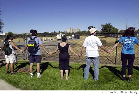 Nuclear protest blooms again at lab / 1,000 in Livermore demonstrate ...