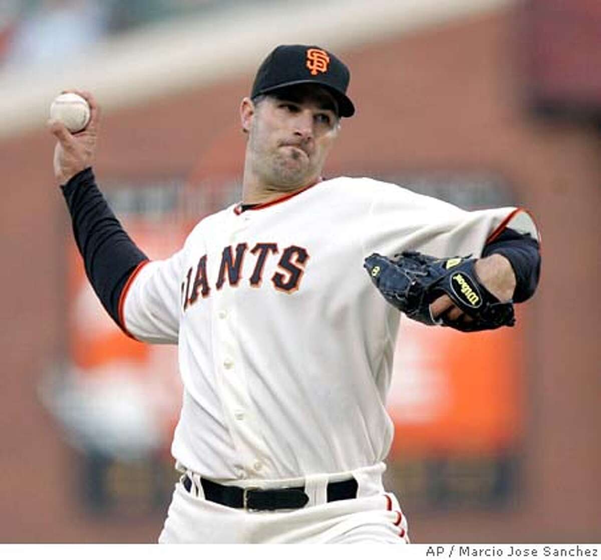 Alfonzo steps up in a pinch / Bases-loaded double lifts S.F.