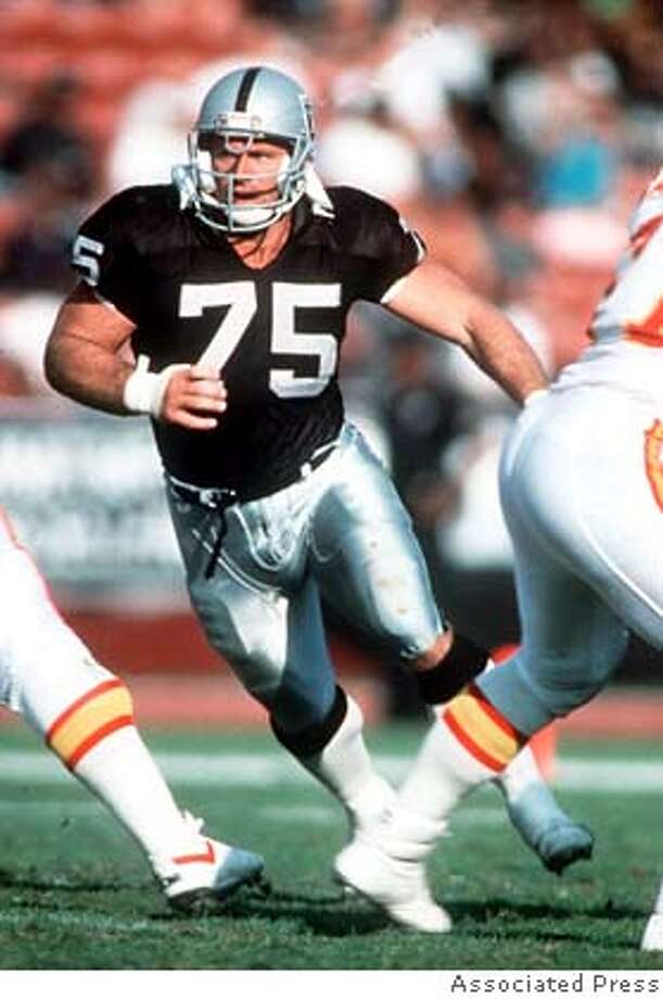Police sketch looks so much like Raiders legend Howie Long, even his ...