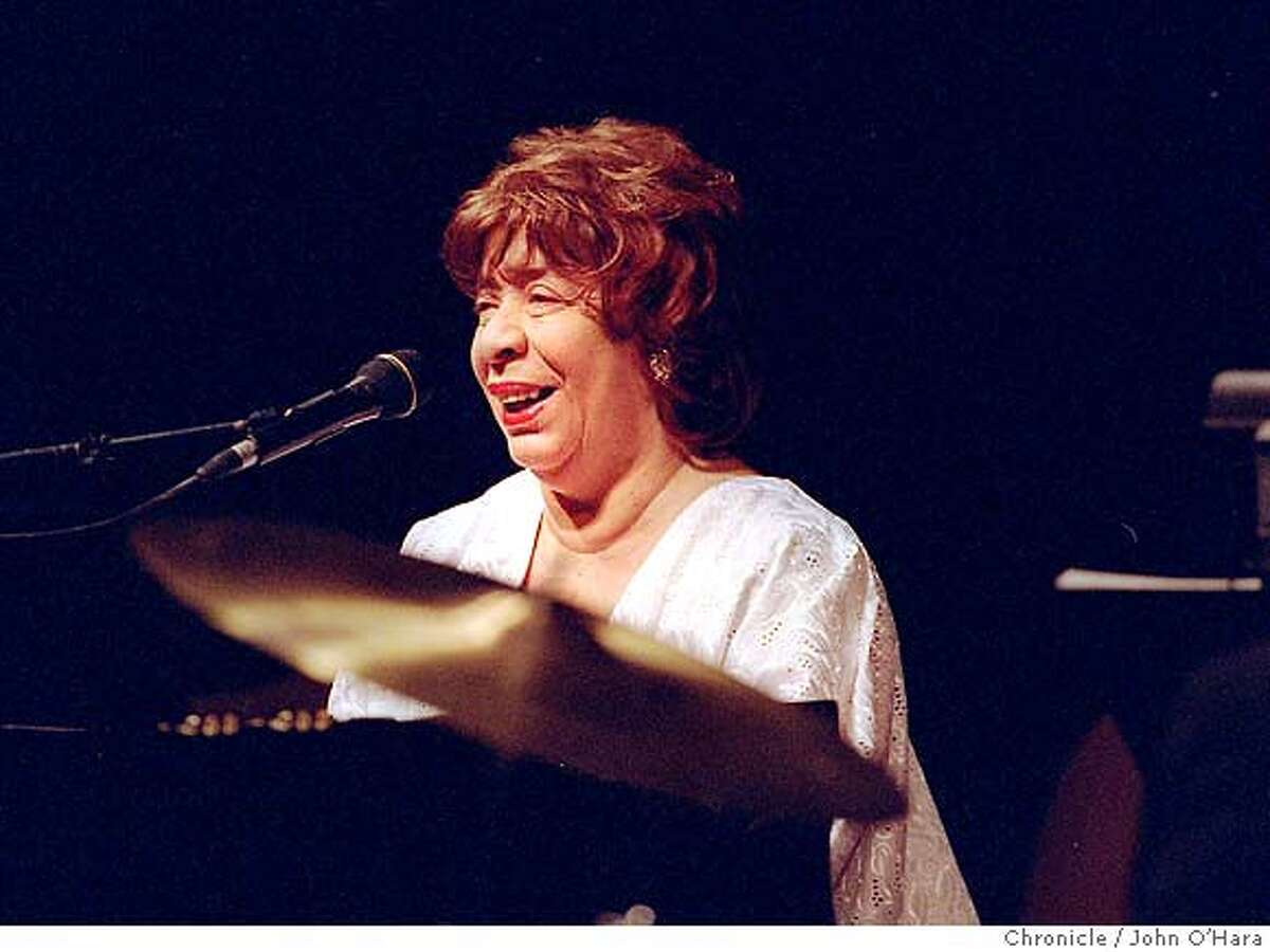 Shirley Horn -- jazz singer-pianist who revived career in '80s