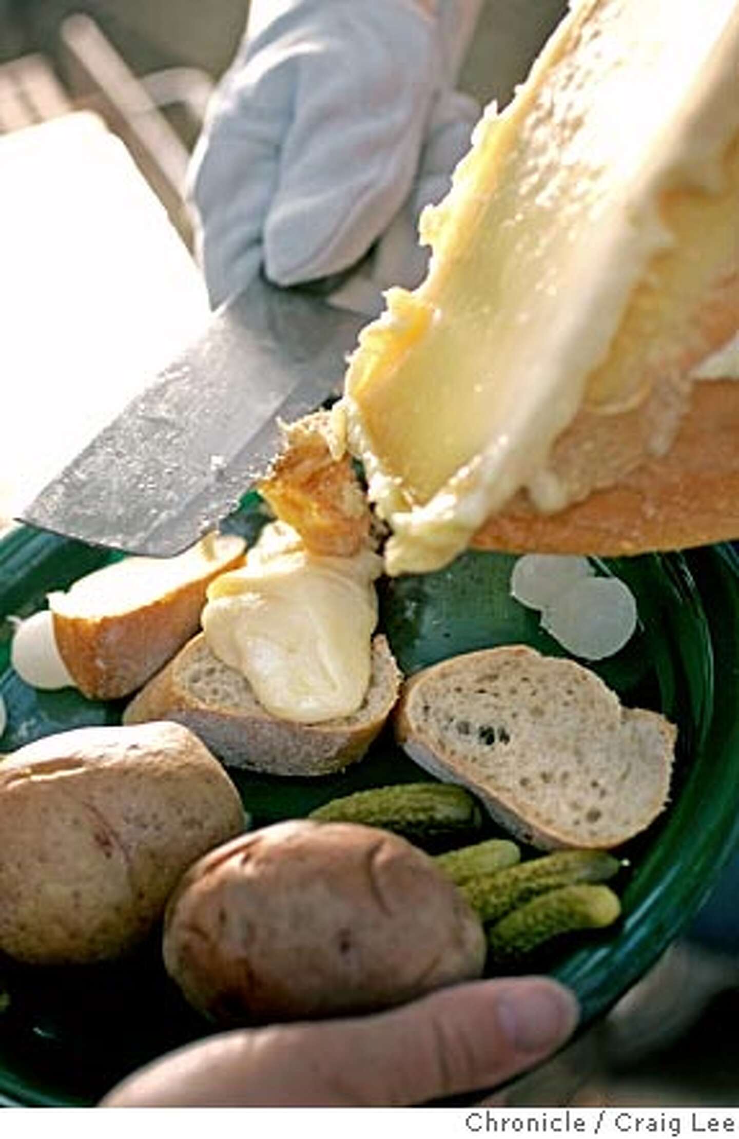 A slice of Swiss tradition / Raclette cheese ritual binds aficionados