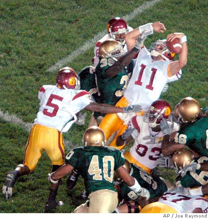 SECOND EFFORT / Leinart's goal-line dive gives No. 1 USC win in thriller