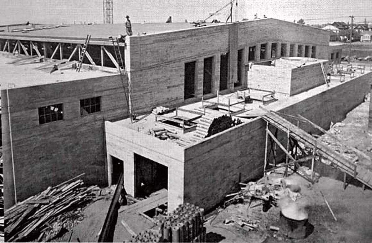 BERKELEY / Rink's closure looms despite support / Nonprofit raising ...