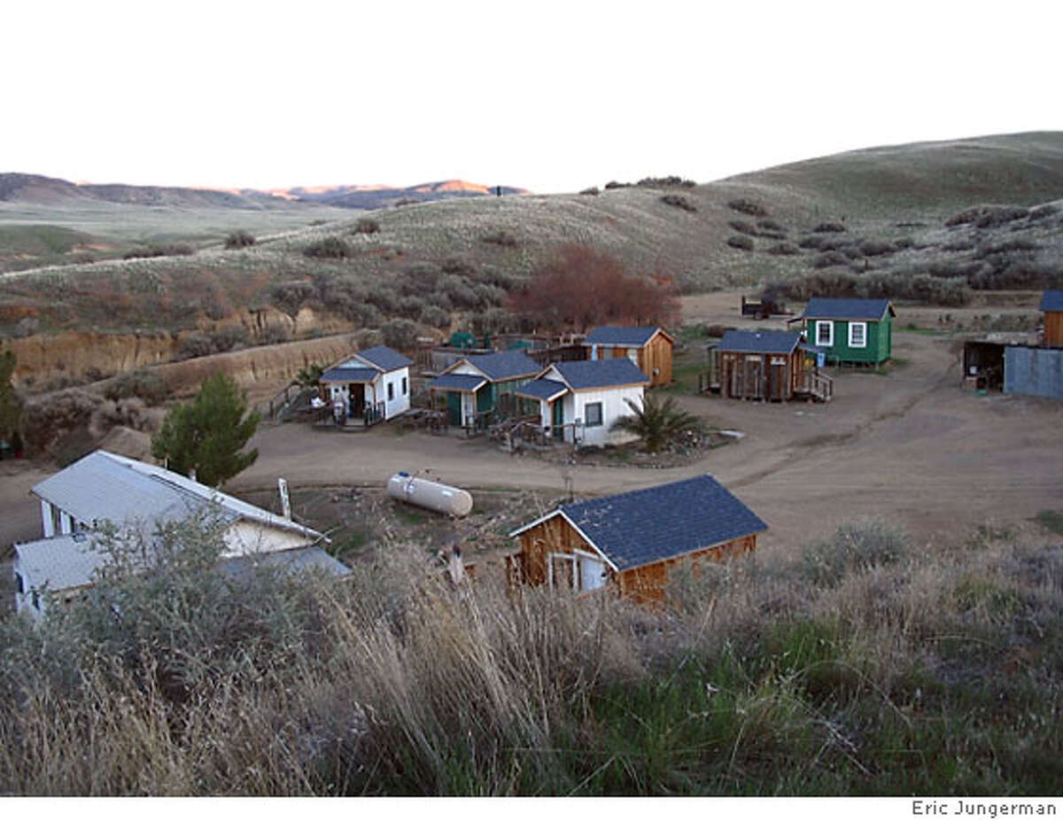 UNDER COVERS / Off-the-grid spa / Mercey Hot Springs