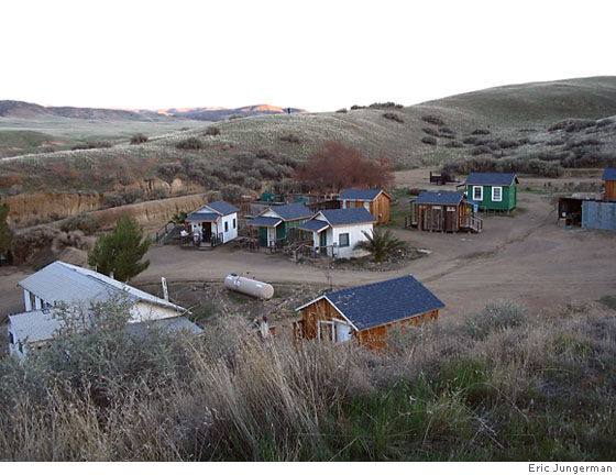 UNDER COVERS / Off-the-grid spa / Mercey Hot Springs