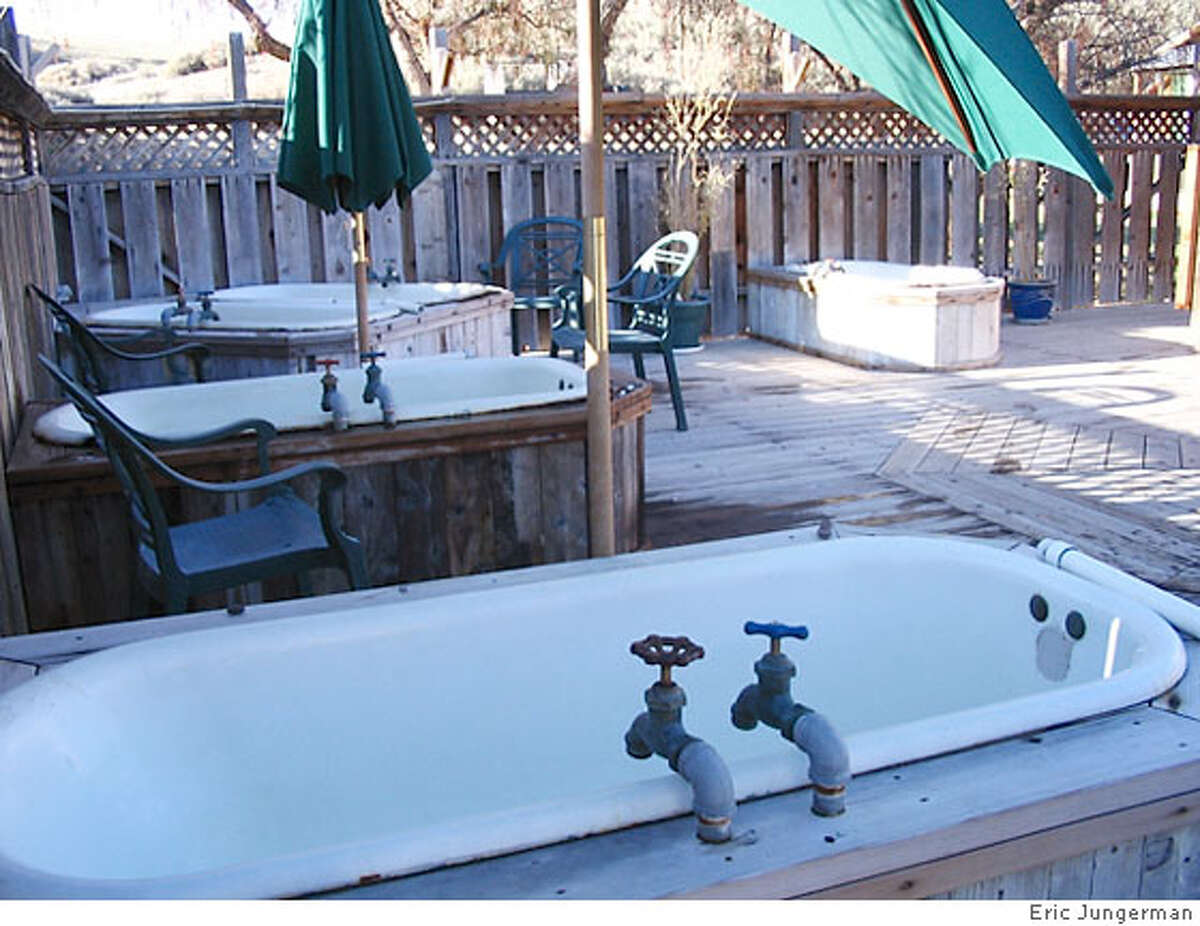 UNDER COVERS / Off-the-grid spa / Mercey Hot Springs