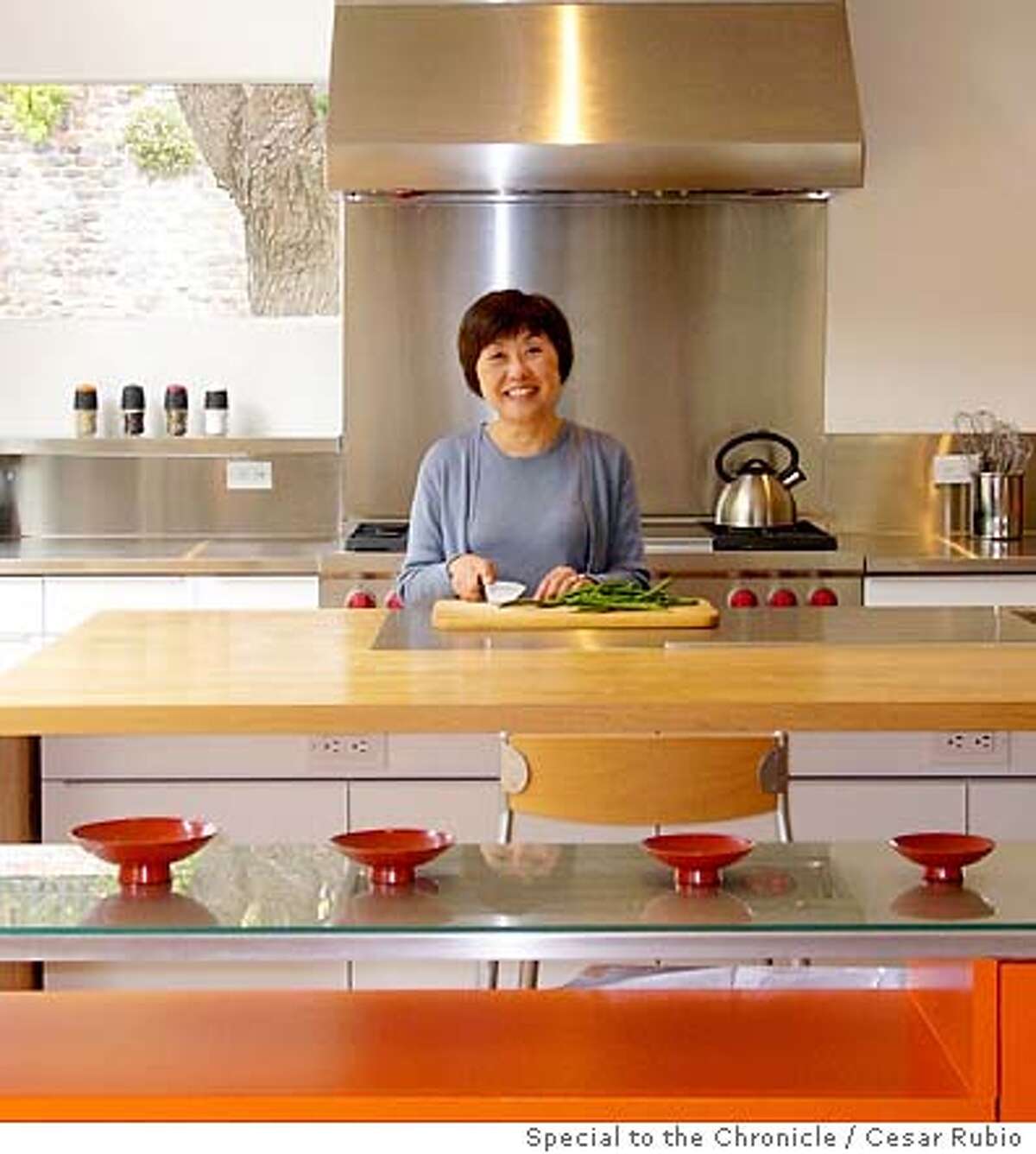 Change everything, even the kitchen sink / A kitchen fashioned for a ...