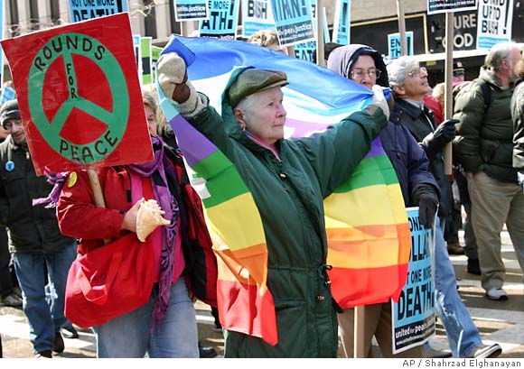 PROTESTERS PLEAD FOR PEACE / 4 years since invasion: Anniversary ...