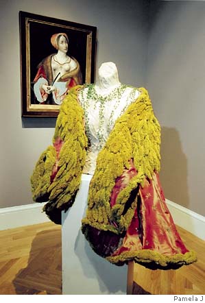 BOUQUETS TO ART / Designers have fun with museum pieces for floral ...