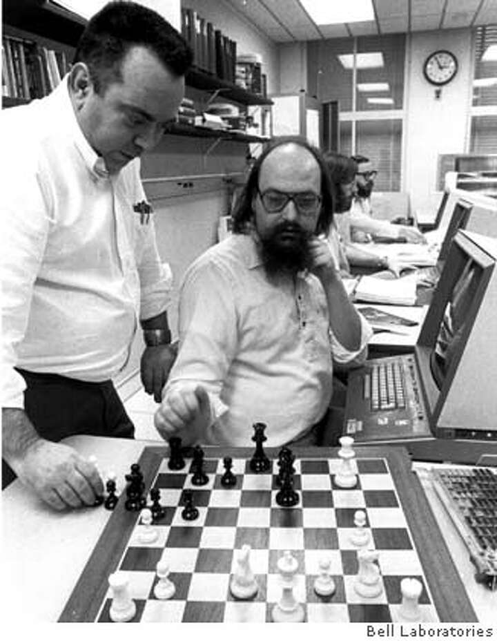 Computer vs. humans in chess / Machine stares down man in museum show