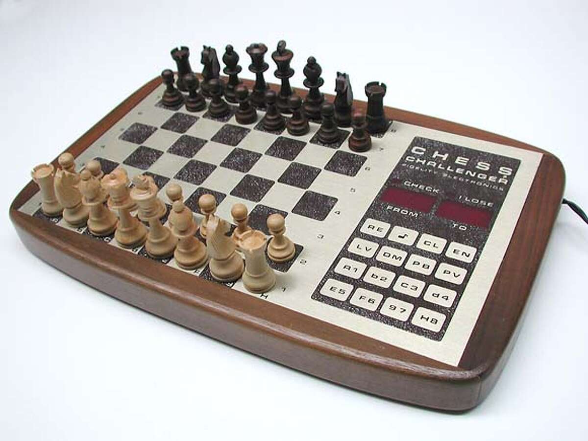 Computer vs. humans in chess / Machine stares down man in museum show