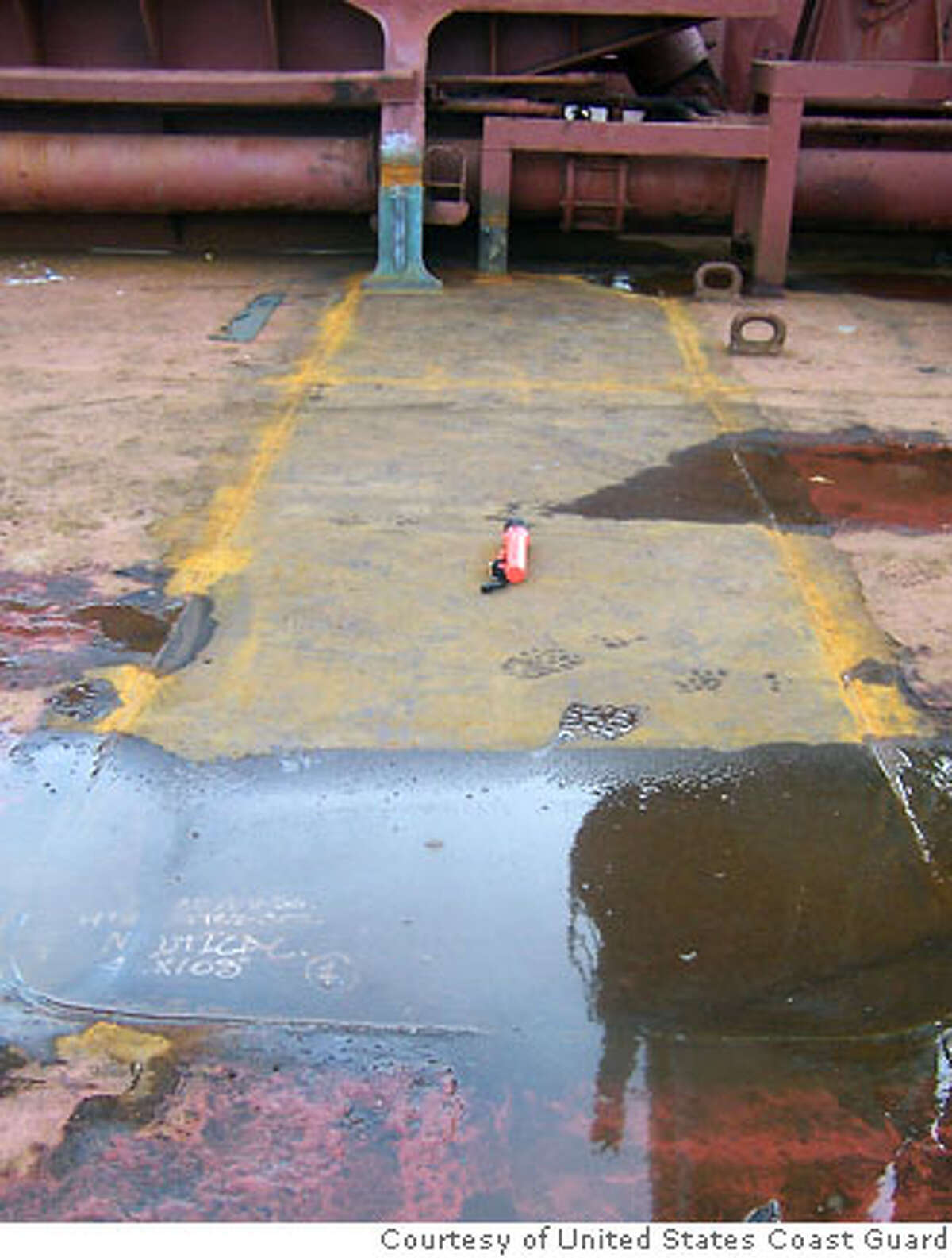 Owner admits sailing cargo ship with large cracks