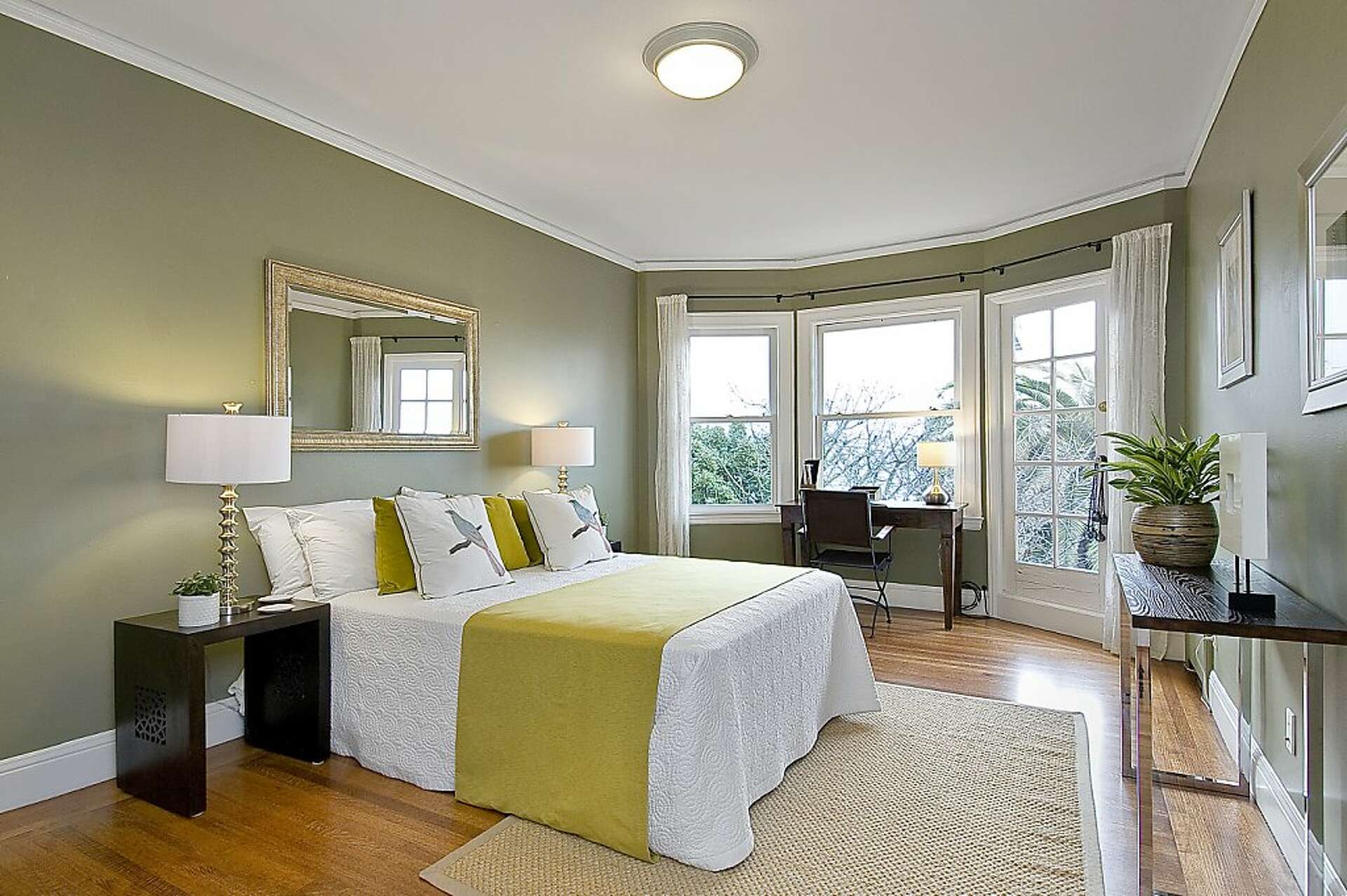 Elegant, spacious top-floor TIC in Cow Hollow