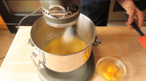 Kitchen Basics: How to whip whole eggs