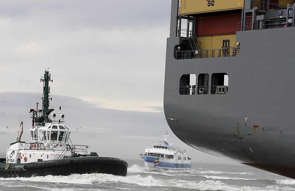 Huge container ship sails into S.F. Bay records - SFGate