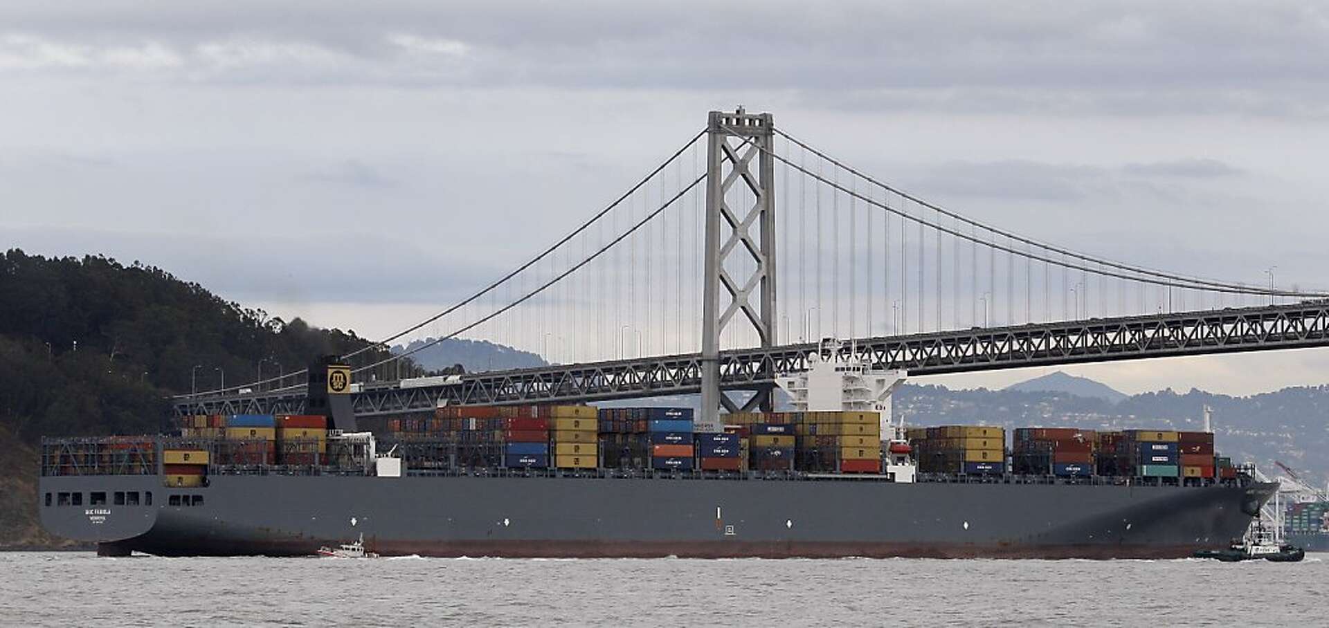 Huge container ship sails into S.F. Bay records