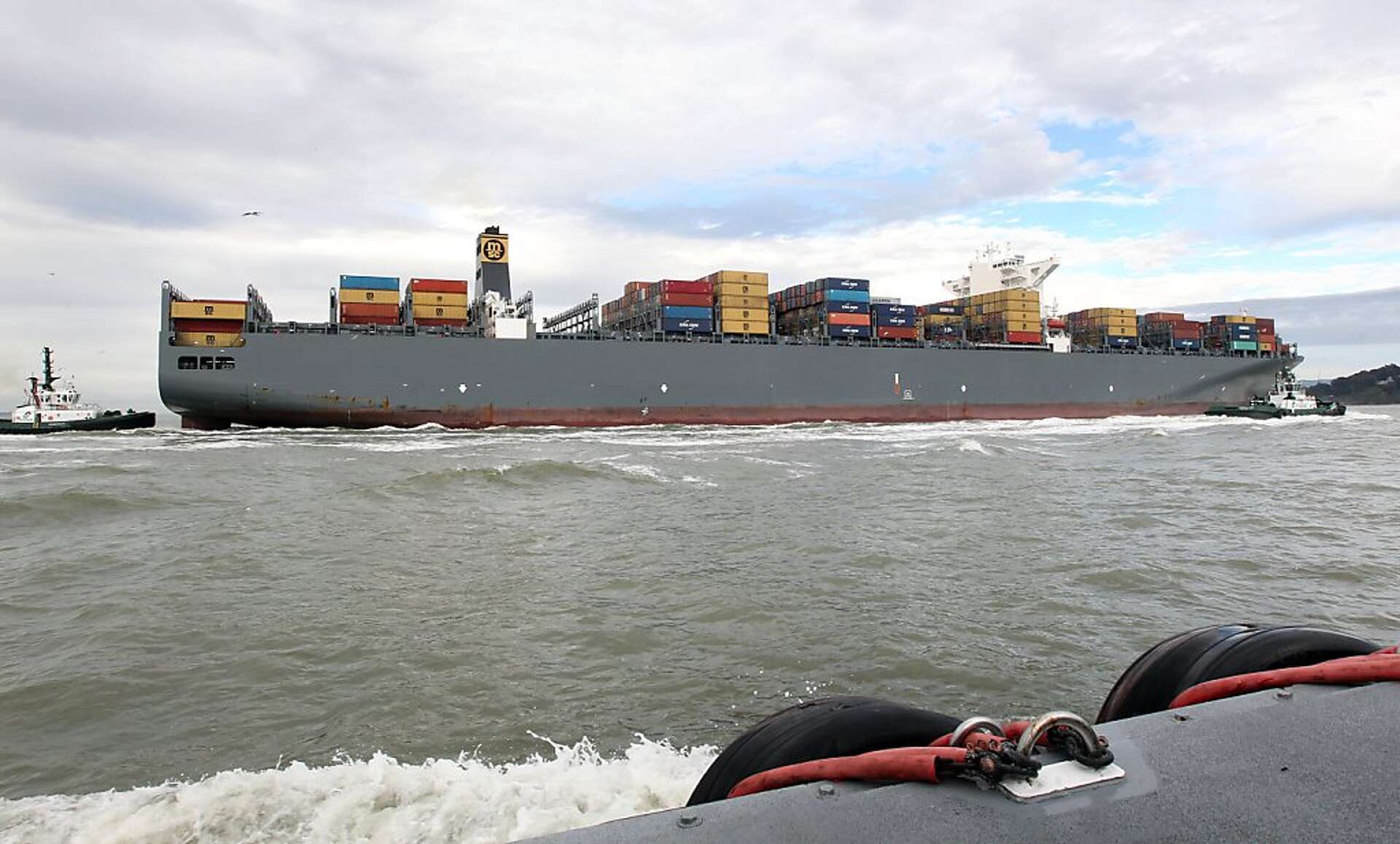Huge container ship sails into S.F. Bay records