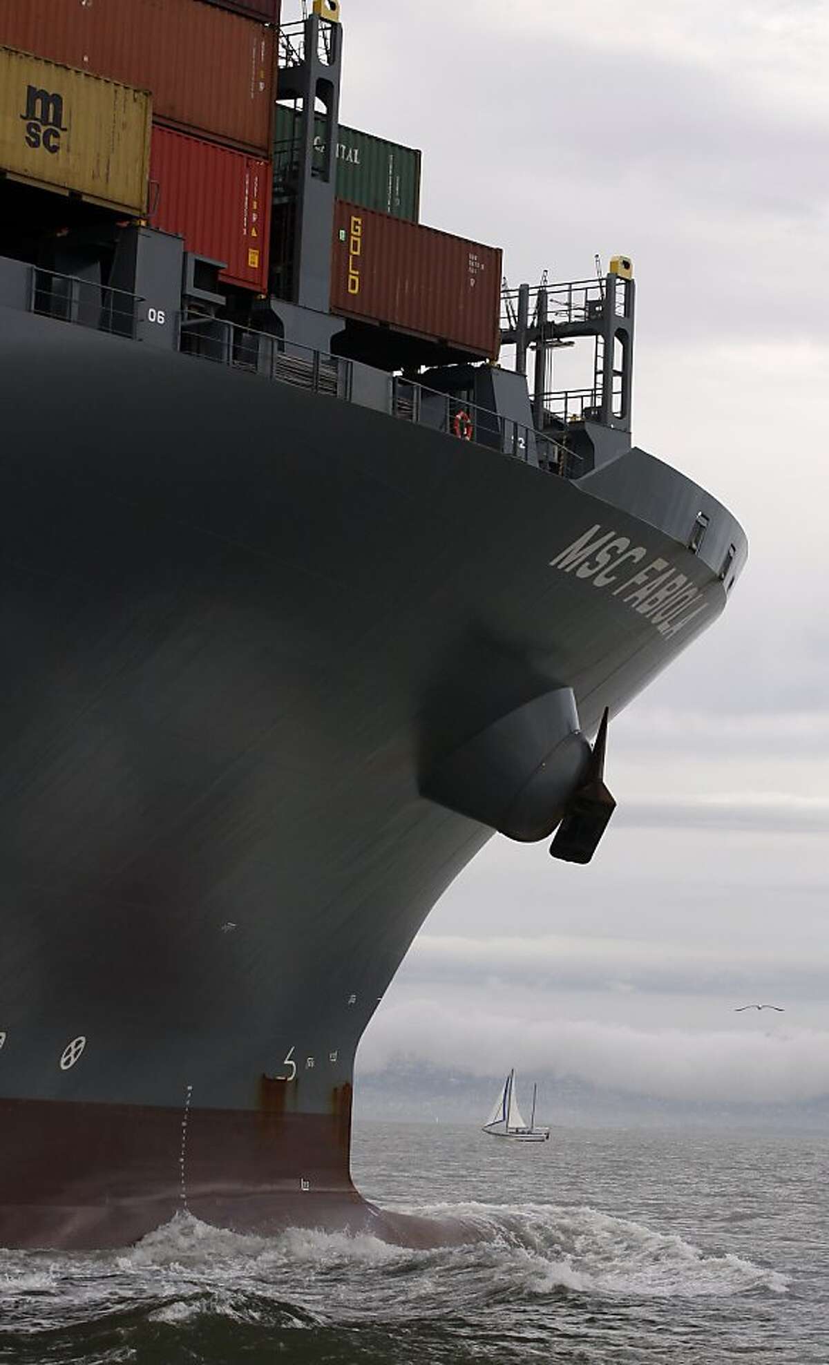 Huge container ship sails into S.F. Bay records