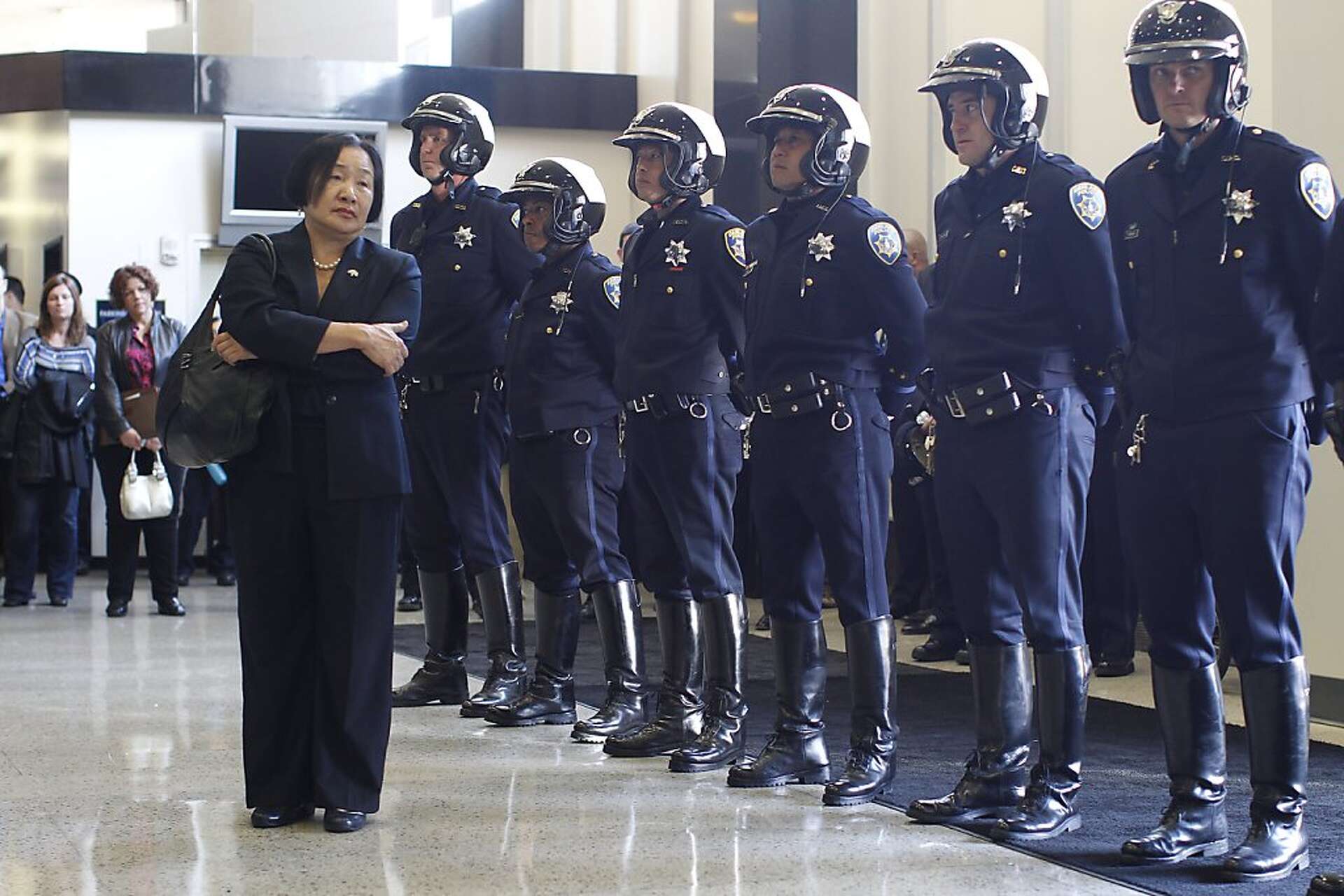 Oakland Police Department jobs attract thousands