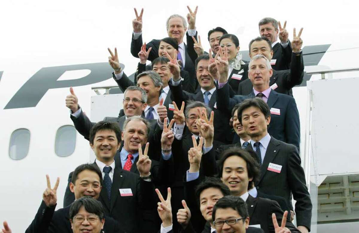 Boeing delivers first 787 with GE engines, first to JAL