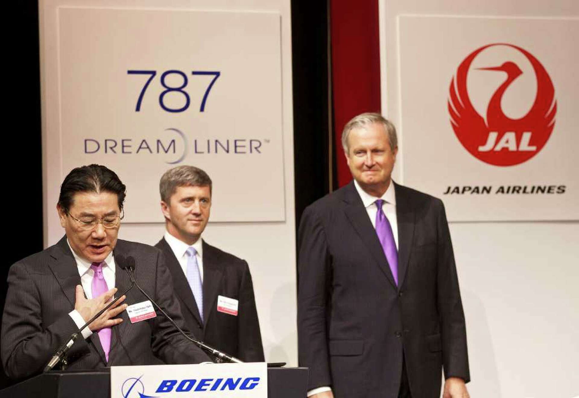Boeing delivers first 787 with GE engines, first to JAL