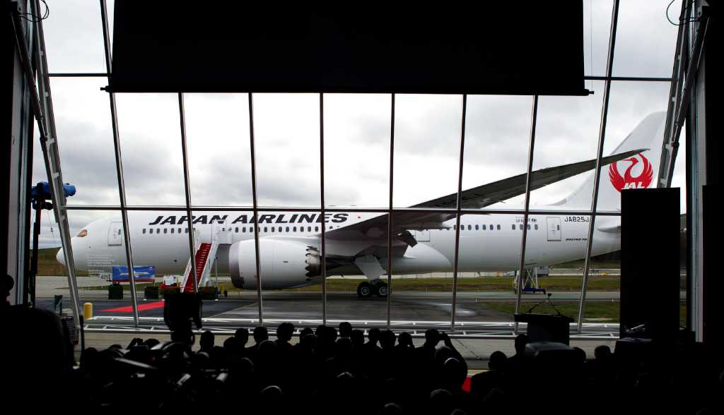 Boeing delivers first 787 with GE engines, first to JAL