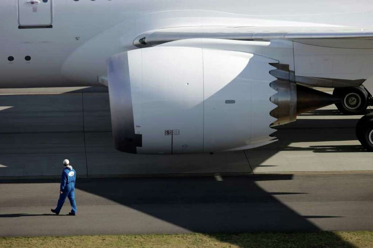 Boeing delivers first 787 with GE engines, first to JAL