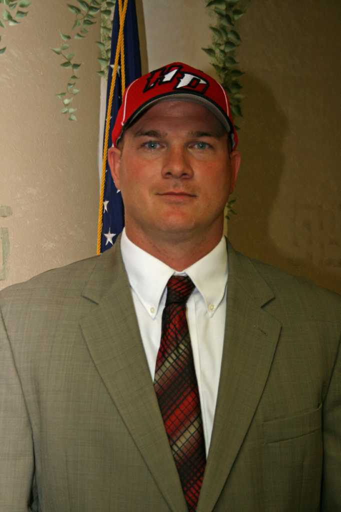 Hull-Daisetta hires new football coach