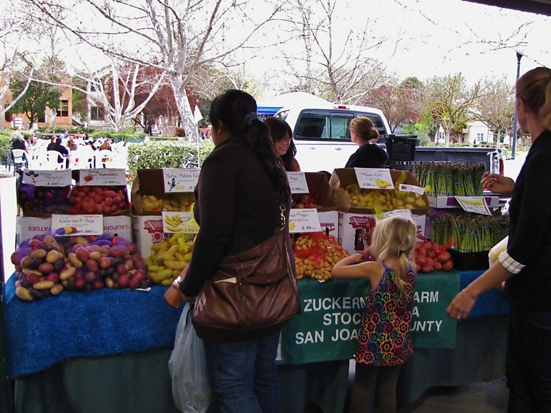 Davis Farmers' Market helped movement grow