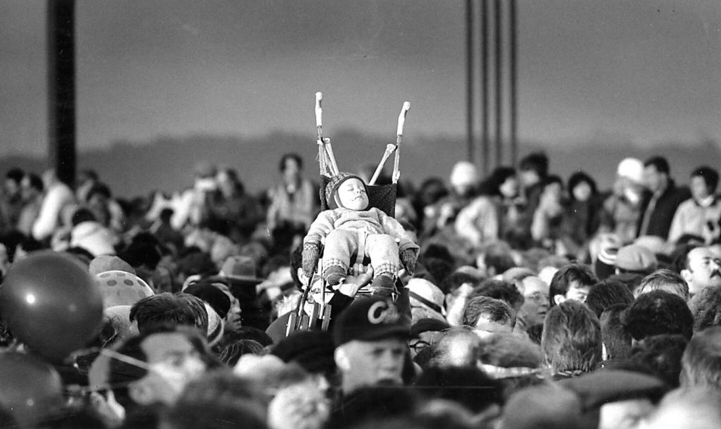 32 years ago, 300,000 people flattened the Golden Gate Bridge