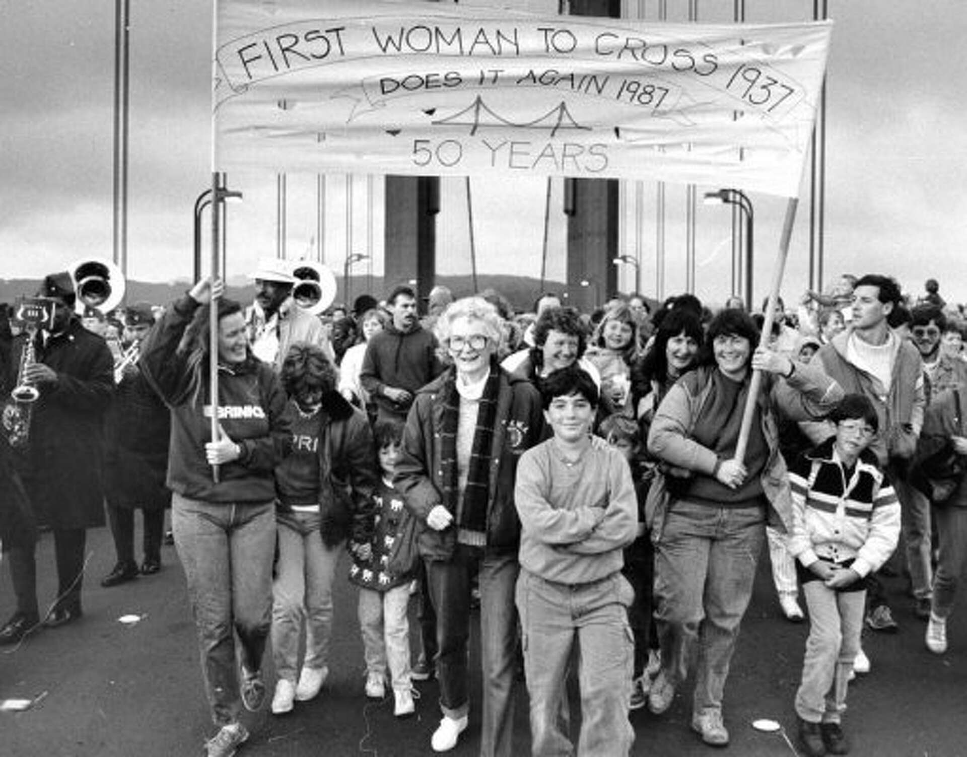 32 years ago, 300,000 people flattened the Golden Gate Bridge