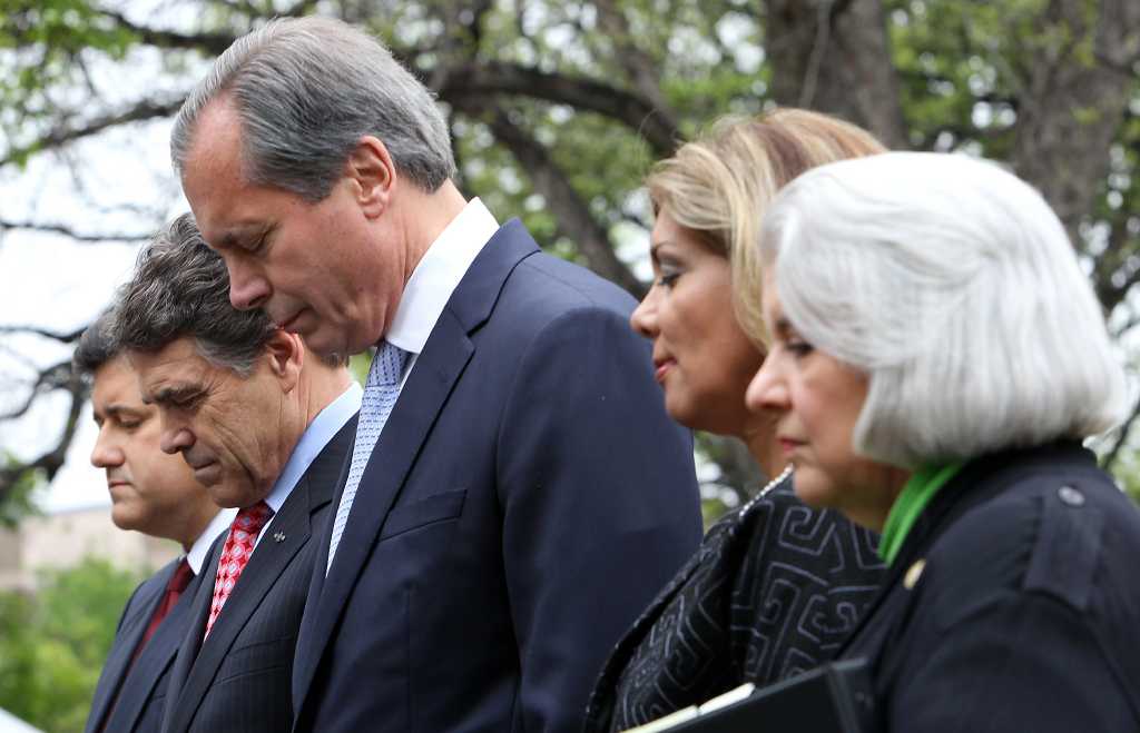 Dewhurst focuses nationally