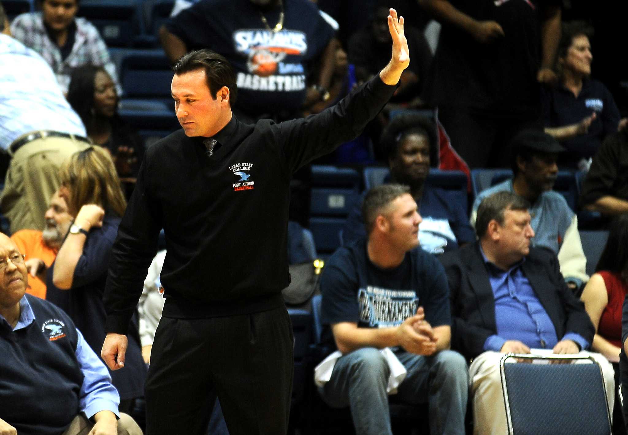 LSC-PA basketball coach Cross resigns