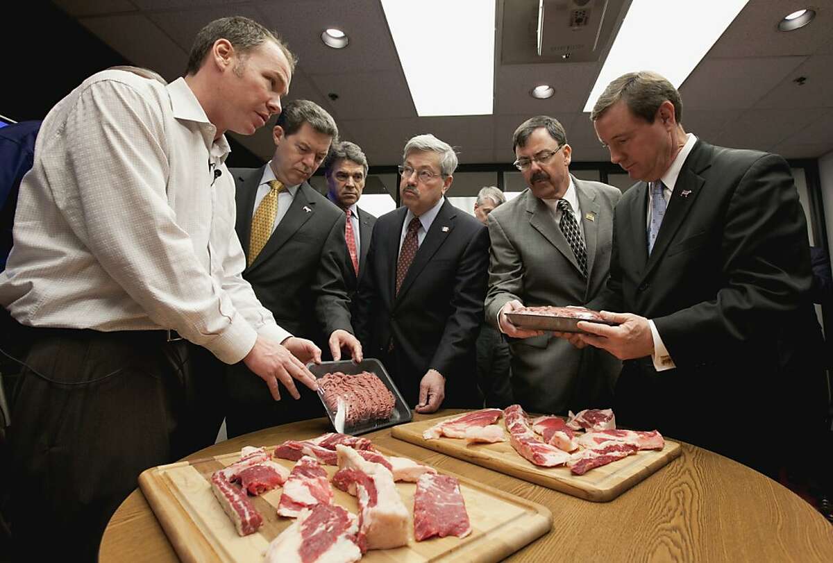 Governors of meat-producing states eat pink slime