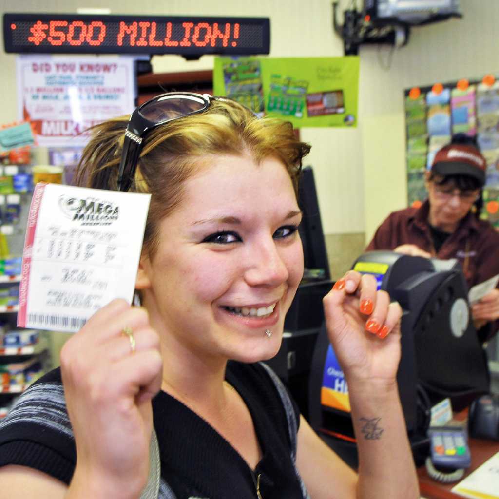 Mega Millions grows to $640M