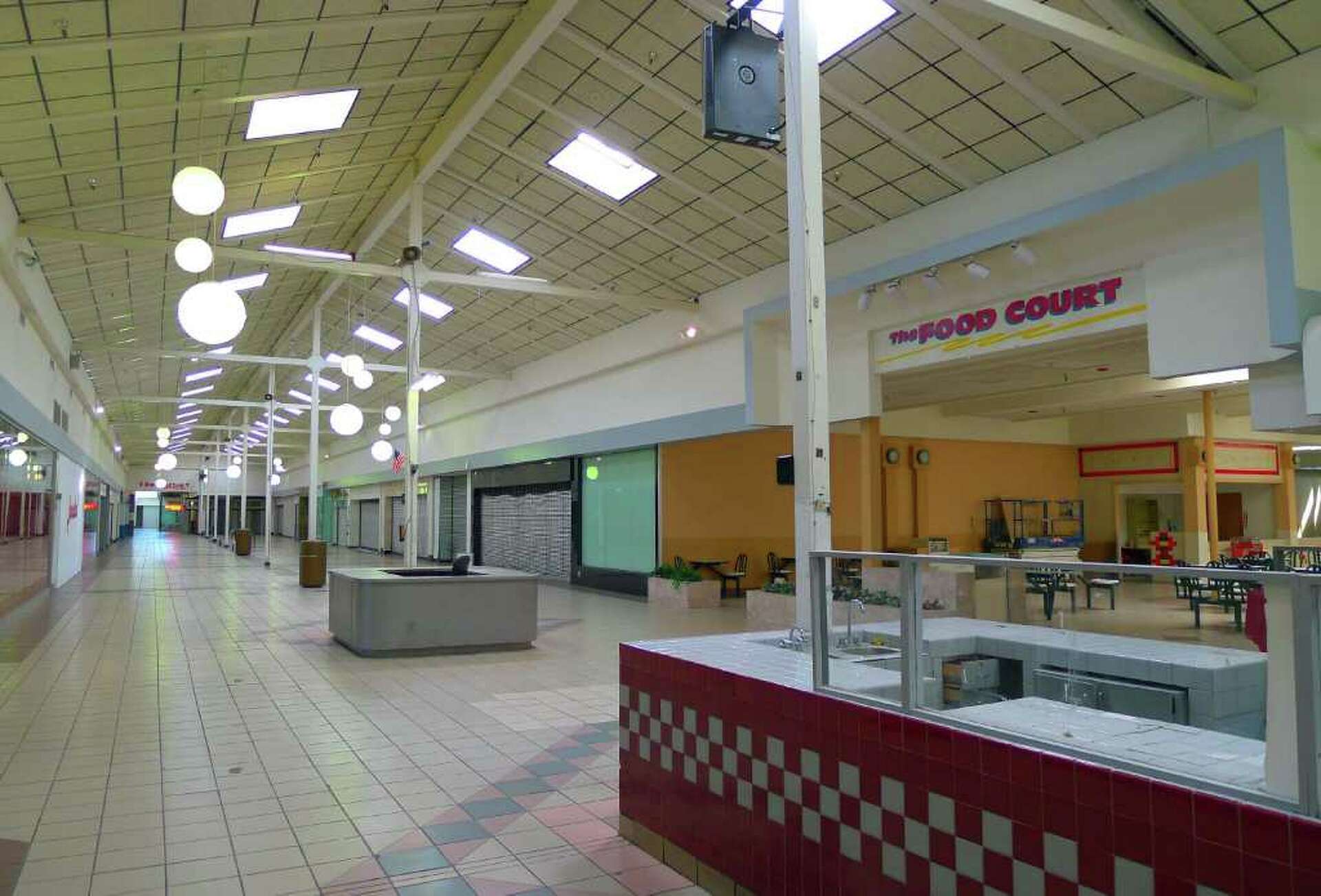 Plan: Replace mall with retail shops