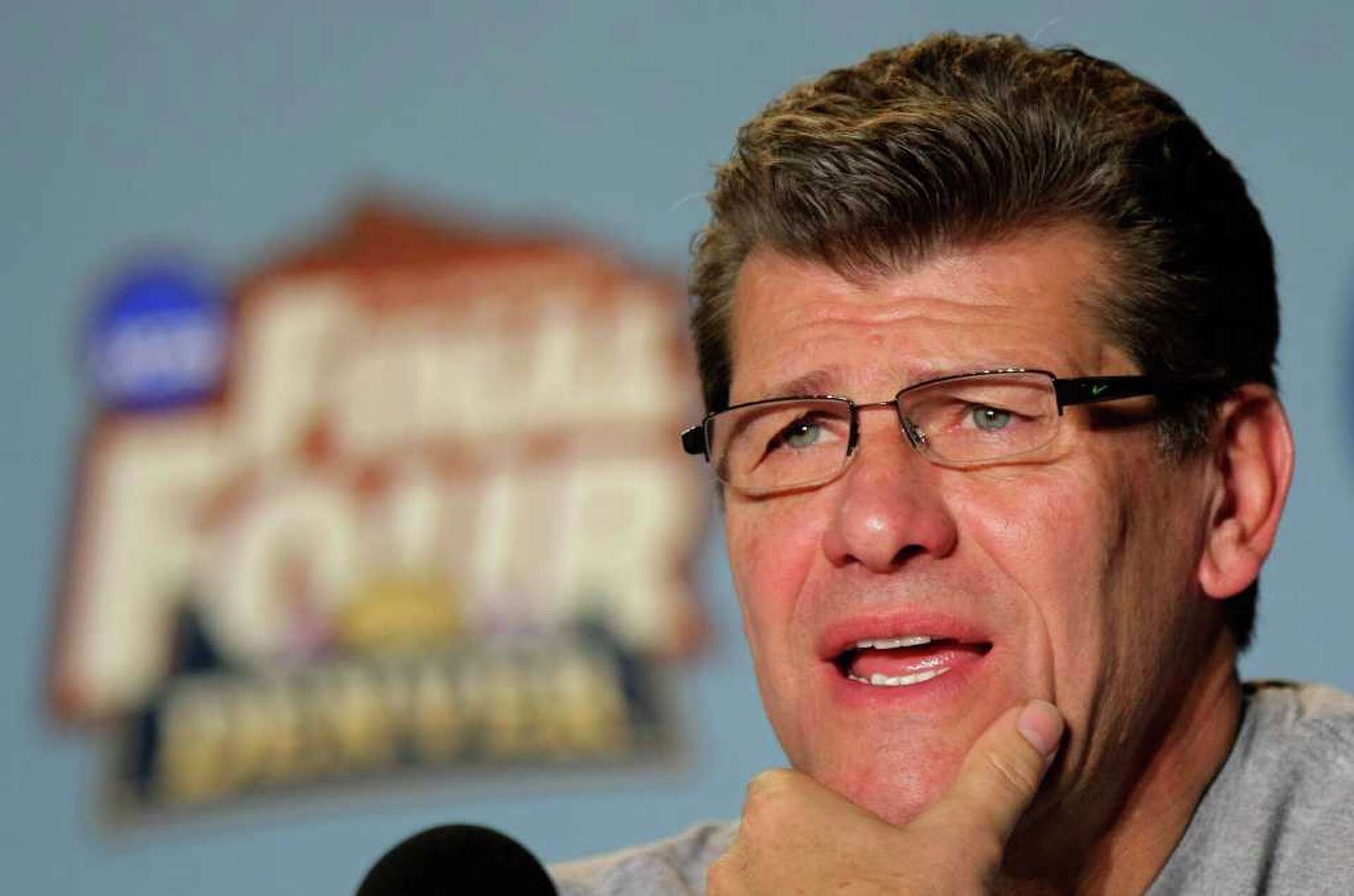 Ex-players Culmo, Lobo rise to Geno's defense