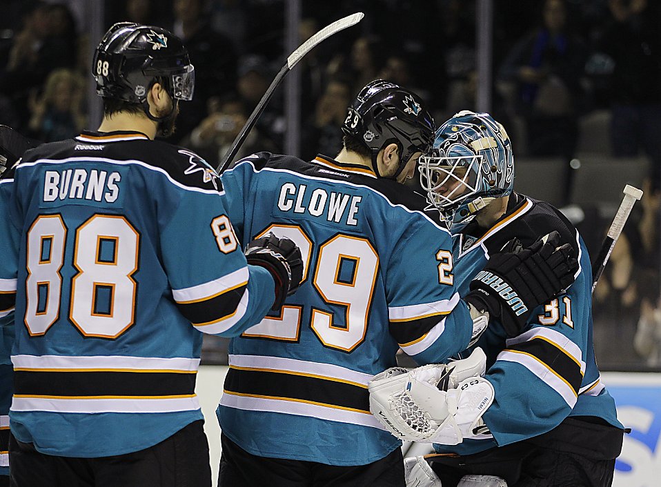 Sharks push past Stars for playoff position