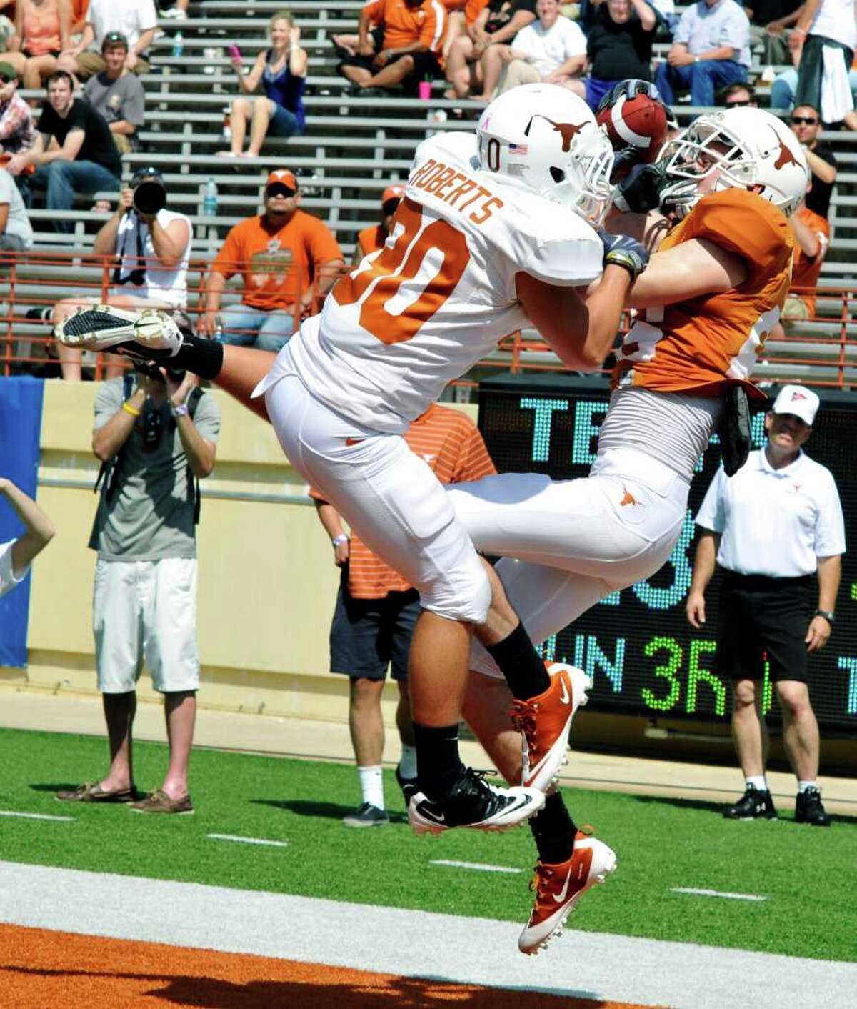 UT quarterbacks fail to dazzle in spring game