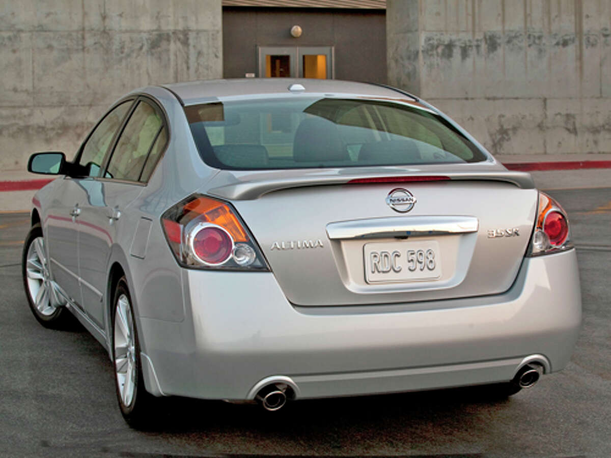 Midsize Centrist: 2012 Nissan Altima