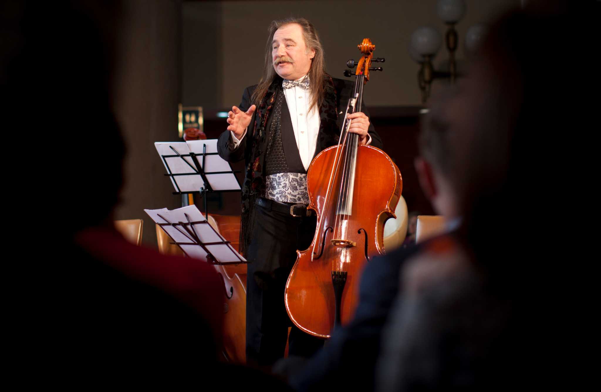 The cellist of Sarajevo plays in his city again