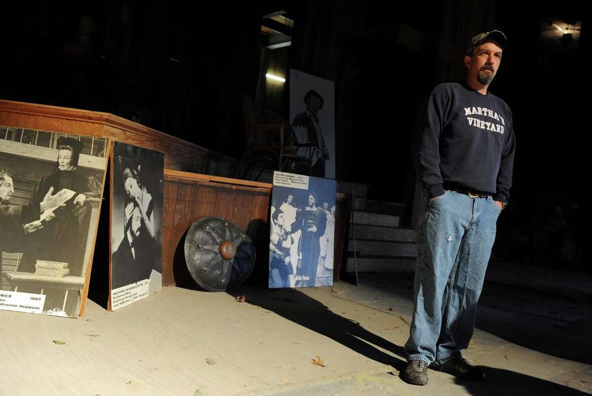 Shakespeare theater in Stratford burns to ground