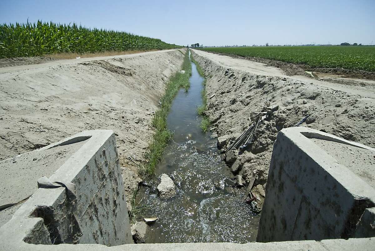 Unincorporated communities lack basic services