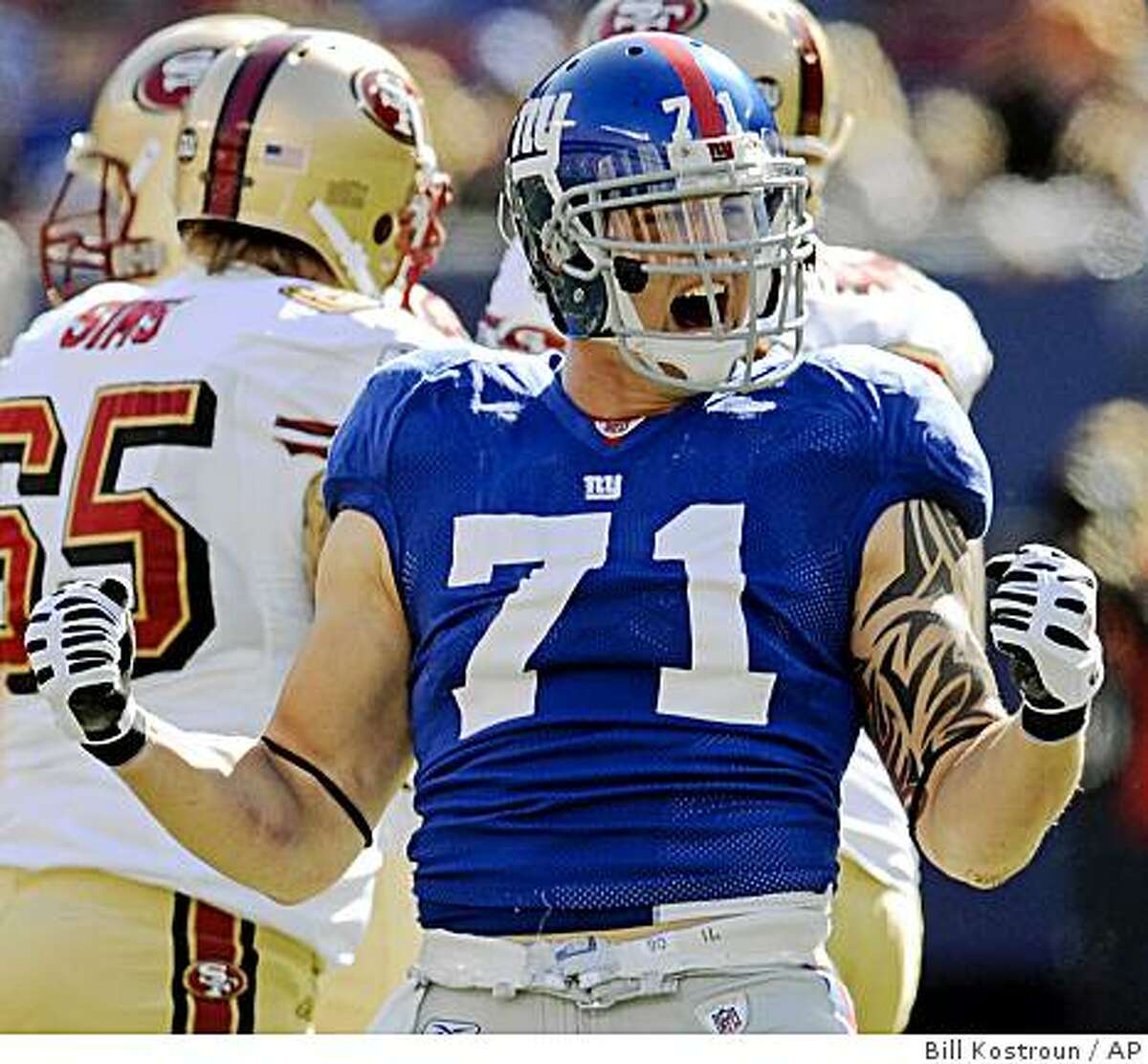 Defensive end Dave Tollefson to sign with Raiders