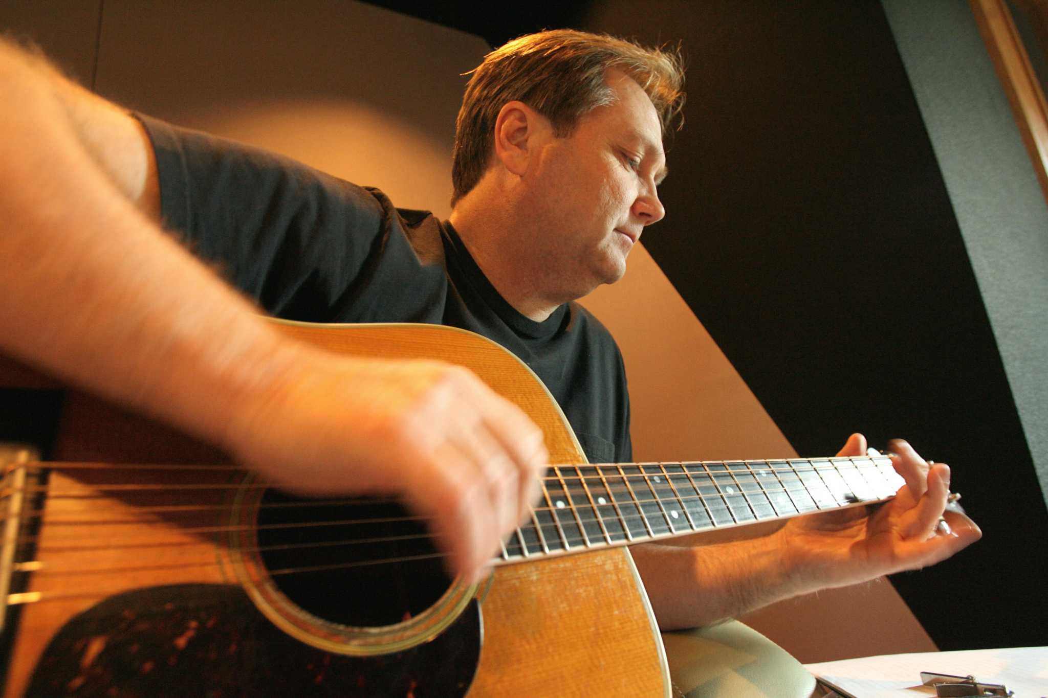 Country star says '89 Houston rodeo show led to years of stalking