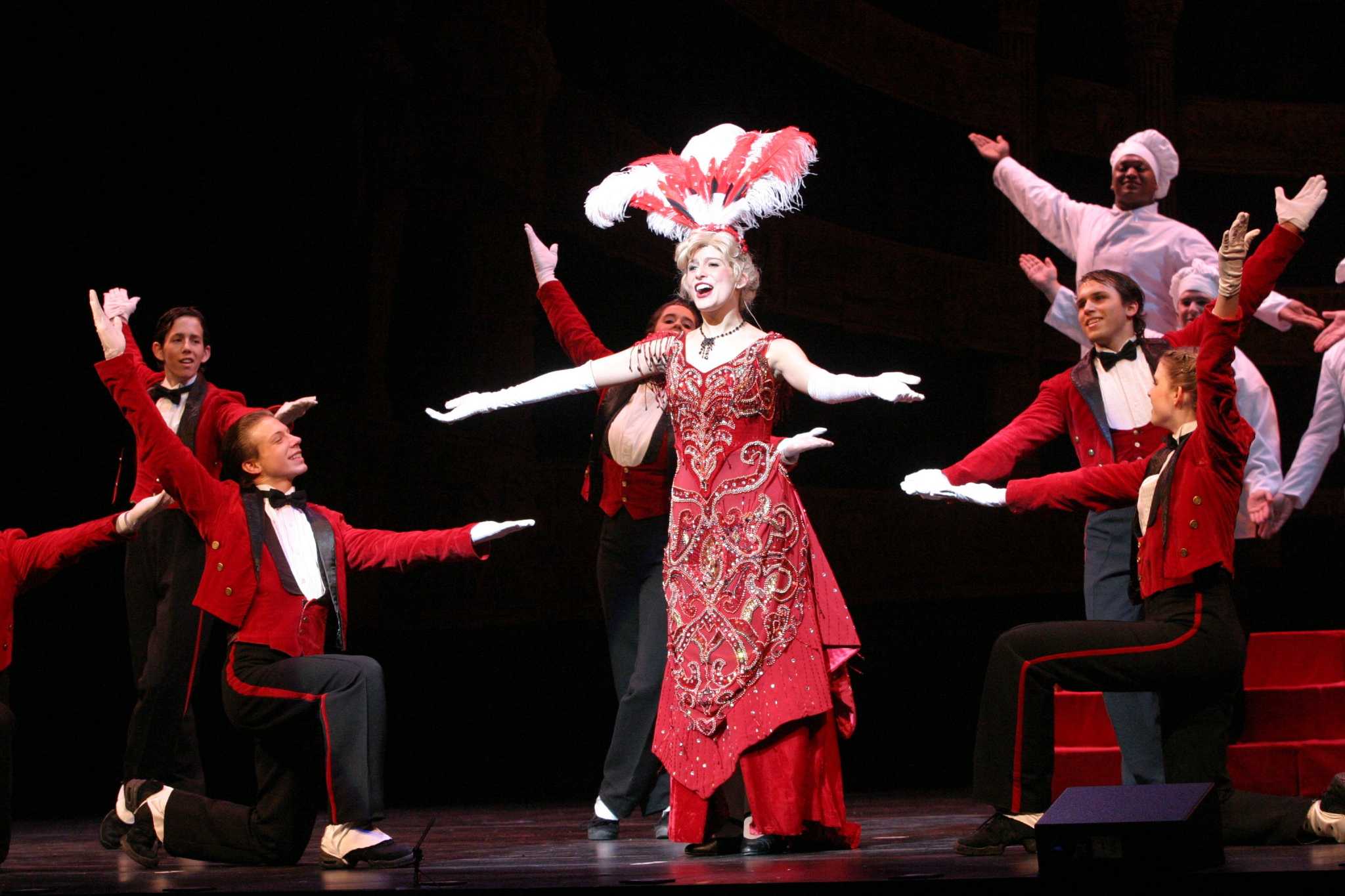 Stage actress returns to present Tune awards